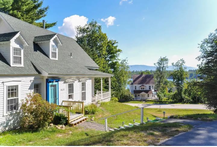 Dottie’s Lake View Cottage - Moultonborough, NH