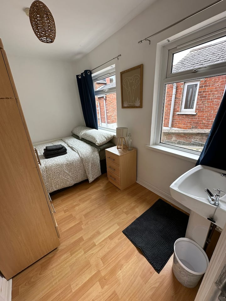 Bedroom 2, Double Bed With Sink - Belfast
