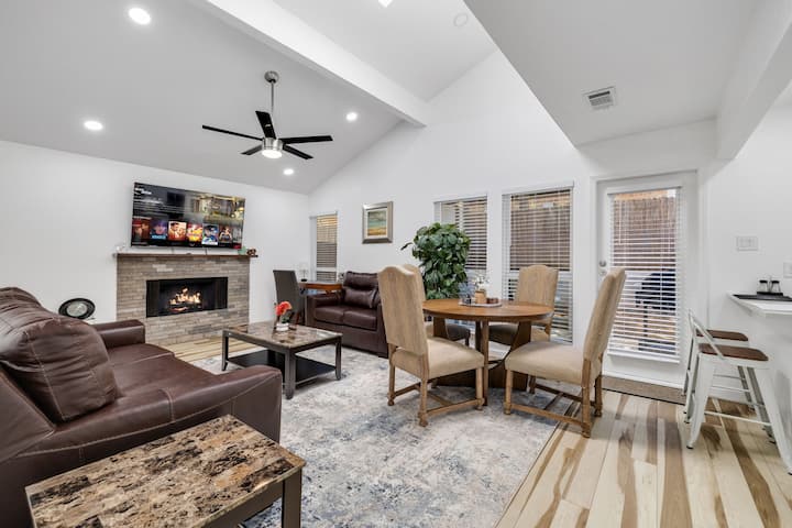 Arlington Entertainment District Home White Door - Arlington, TX