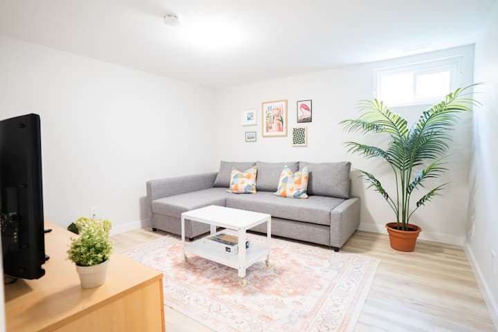 Chic New Reno 2br | Parking/wifi/walk To Subway - Toronto