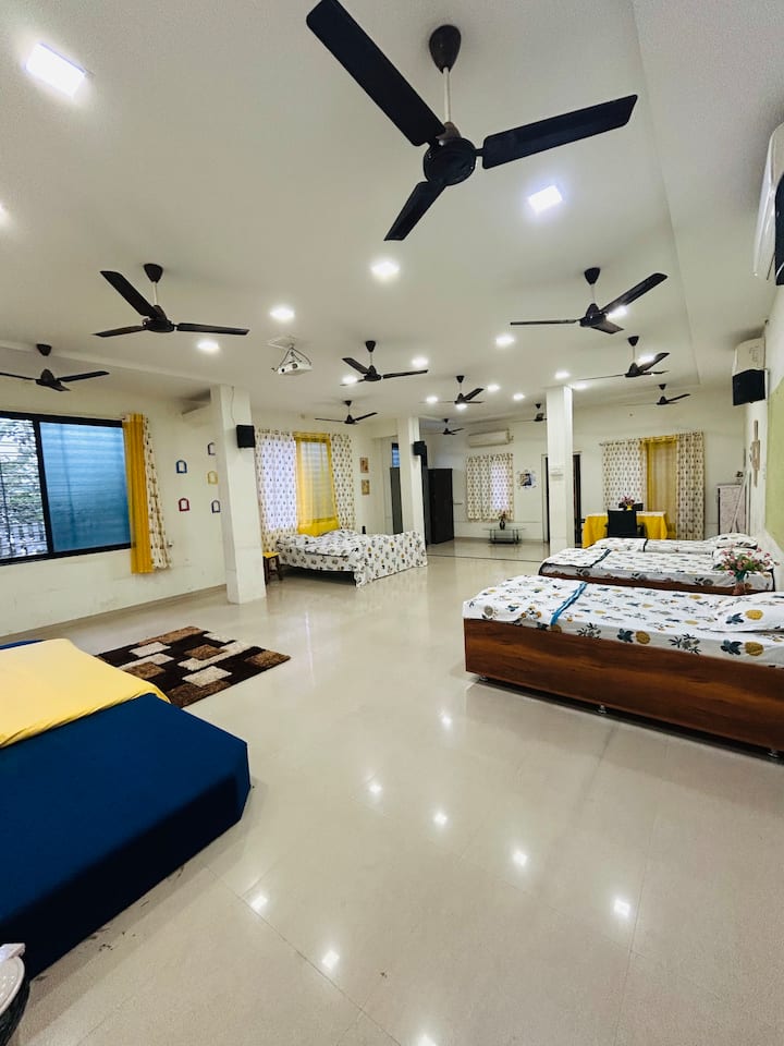 Shree Ghar •Ac•wifi
A Spacious Stay Near Ring Road - Jalgaon