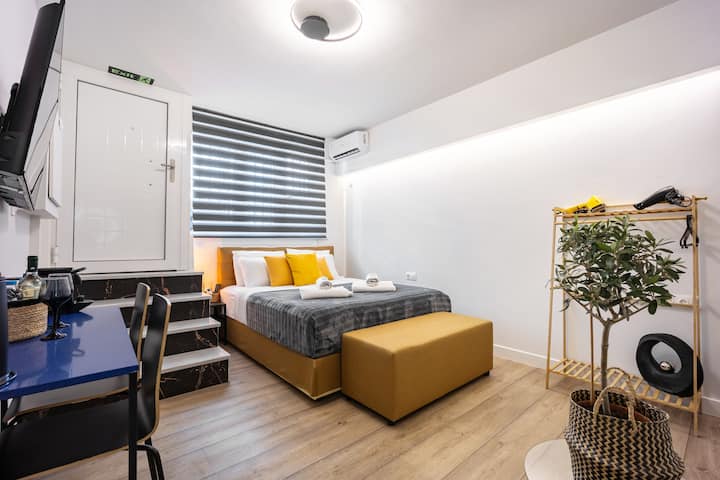 Minimal Studio With Jacuzzi @ 1 - Athens