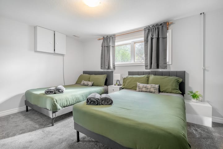 Uni Hospital*2 Beds Ensuite*kitchen*laundry*55tv - London