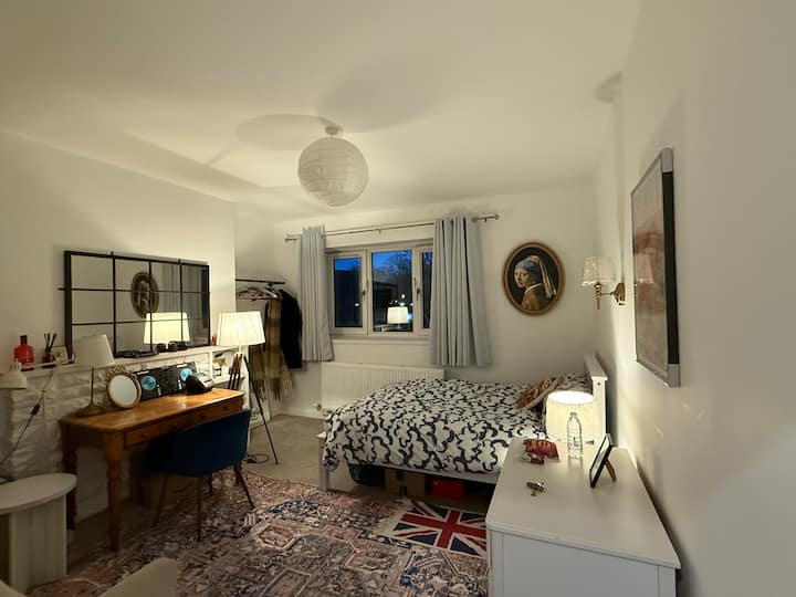 Large Double Room In East London - Northumberland, PA