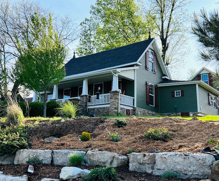 Mulberry Cottage W/ Hot Tub+close To Finley Farms - Ozark, MO