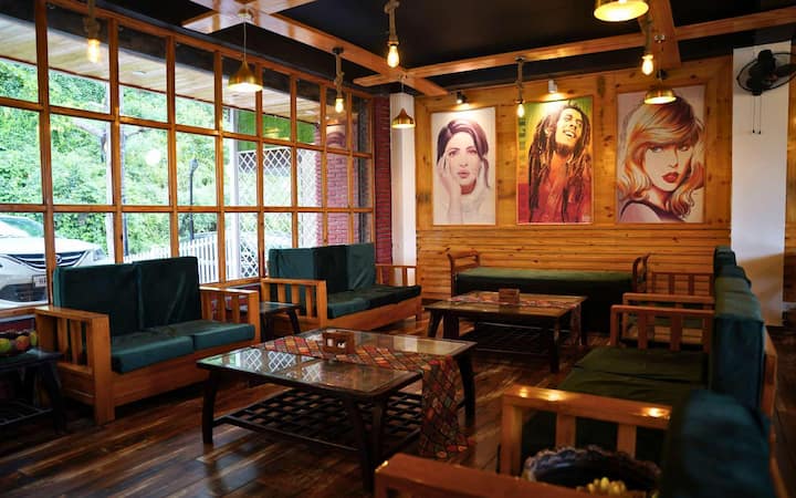 Luxury Hotel Rooms In Mussoorie - 穆索里