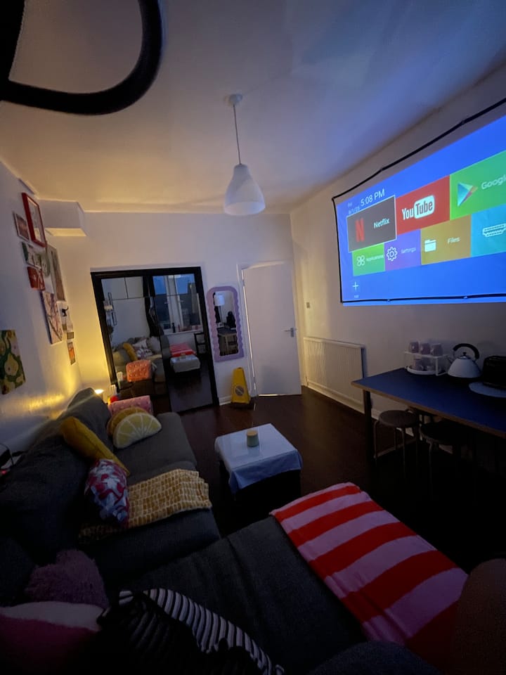 Modern Gem With Stunning Views - Glasgow