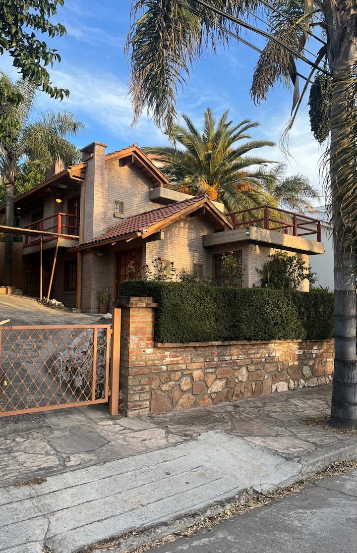 Cabaña Moderna Con Cochera Y Wifi – 6 Personas - Villa Carlos Paz