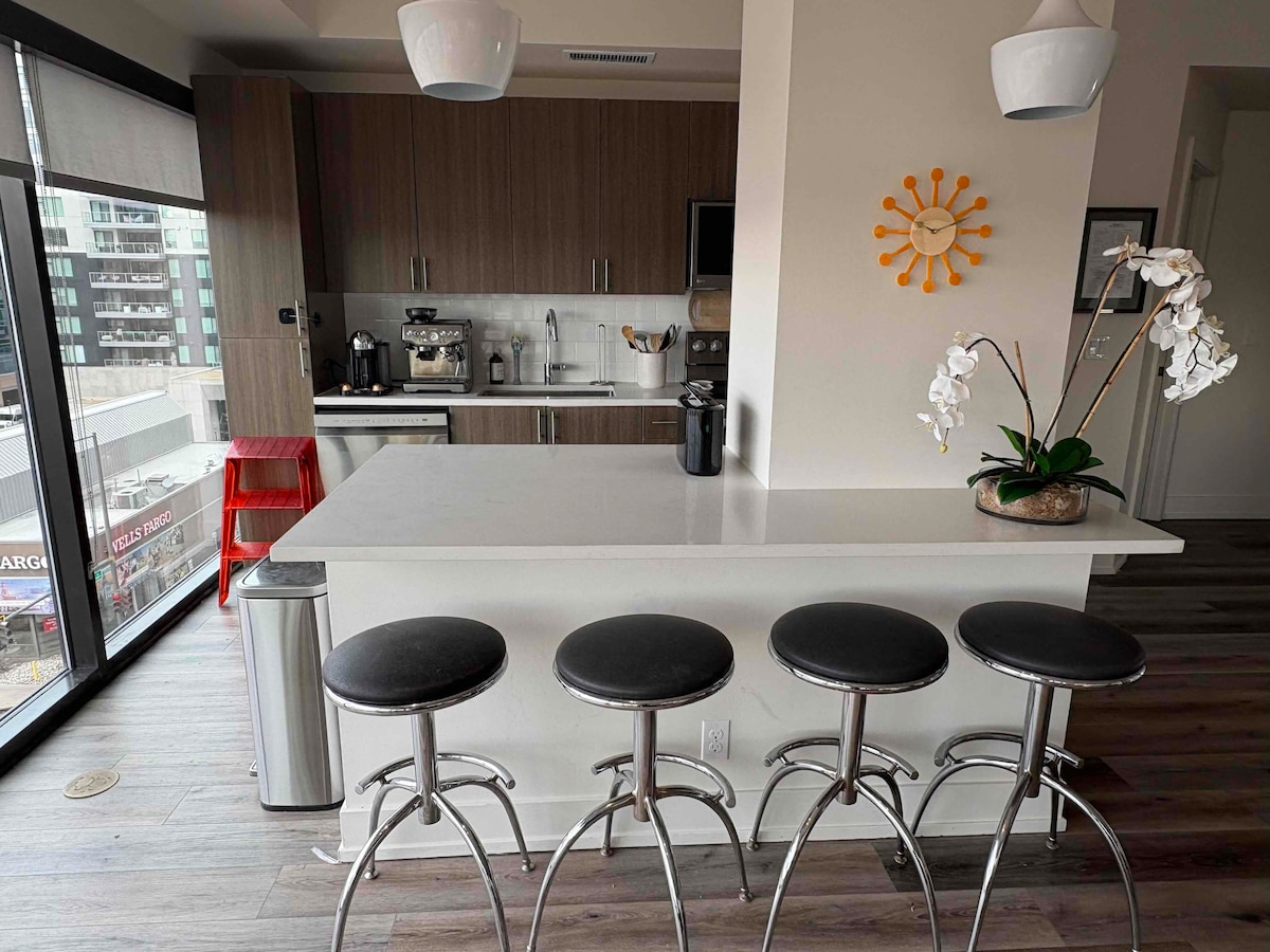 Lux 2-BR, Cherry Creek, Roof Pool & Views | Garage - Flats for Rent in ...