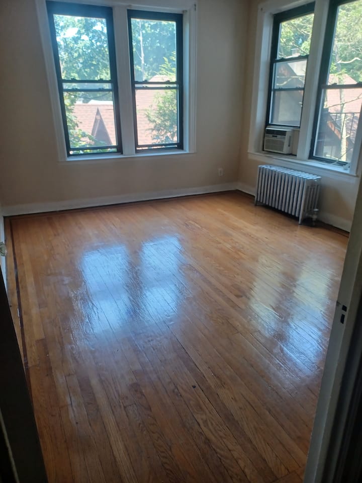 Apartment In Great Neck. - Fort Totten - Queens NY