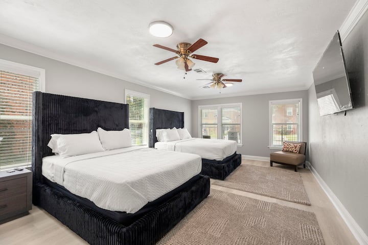 Spacious 3 Br Stay | Sleeps 8 | Central Houston - Houston, TX