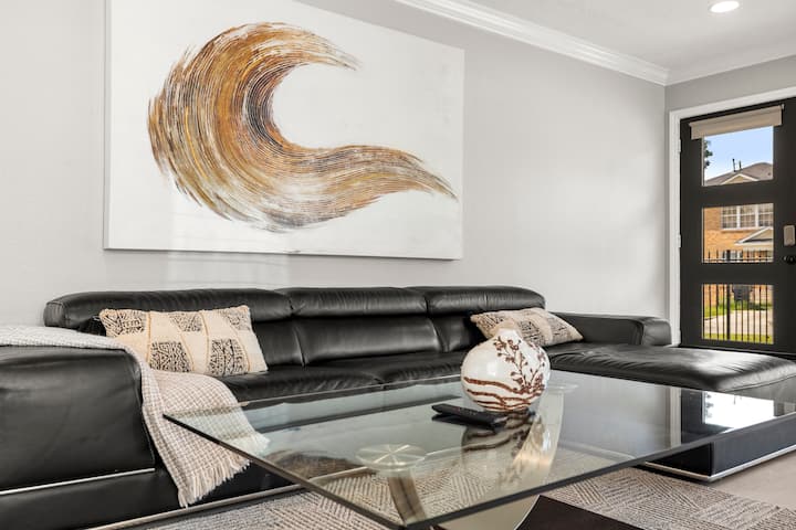 Spacious 3 Br Stay | Sleeps 8 | Central Houston - Houston, TX