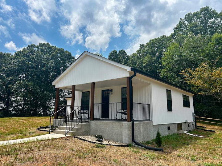 Wine Down Cottage - Pilot Mountain, NC