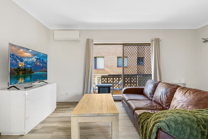 Cozy & Modern 2br City Stay - Parramatta