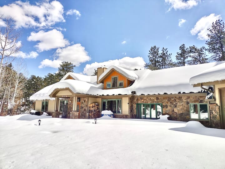 Luxury Mtn Home W/ Lake Access ! - Evergreen, CO