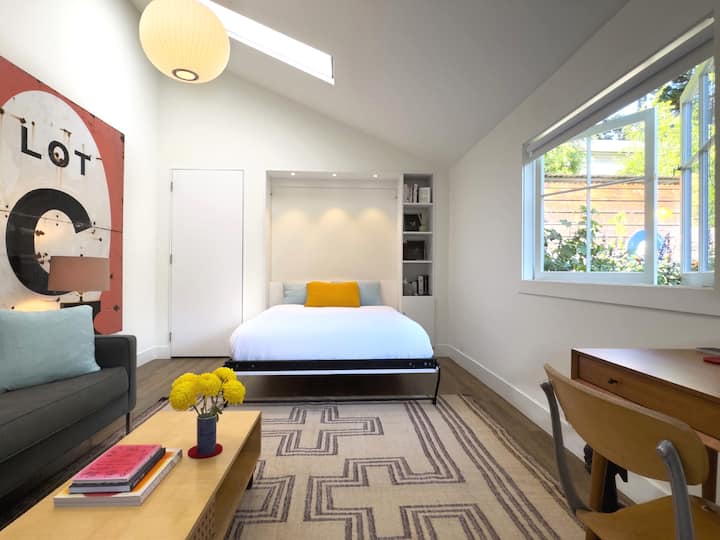 Modern Sun-filled Guest Retreat - New Listing - Oakland, CA