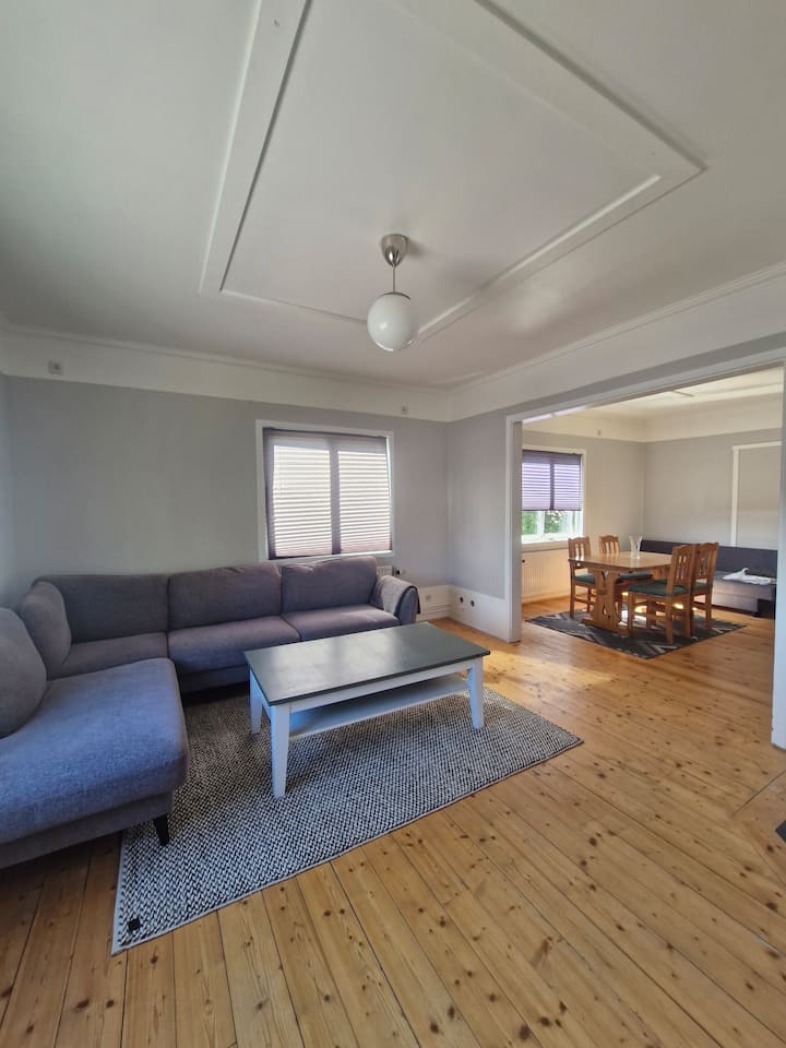 Bed Linen And Towels Are Included/free Parking -