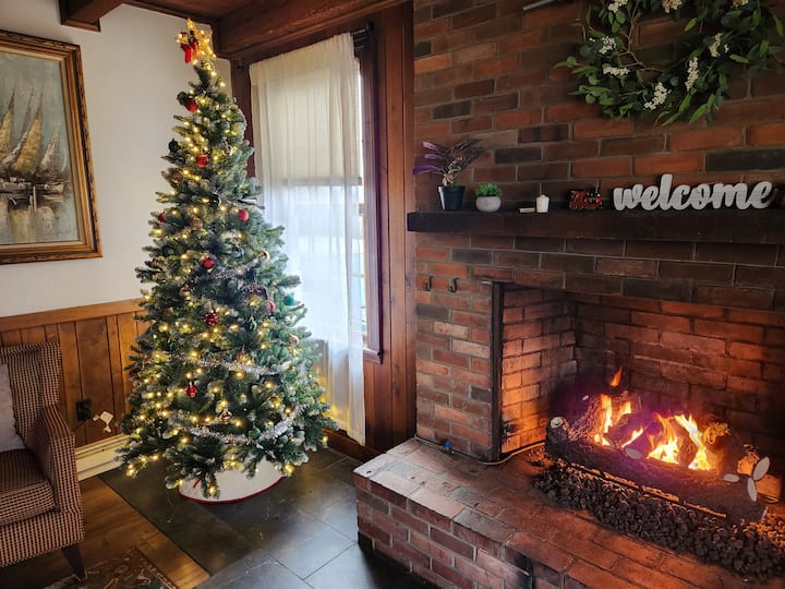 Valley Pike Manor | Historic Farmhouse Retreat - Strasburg, VA