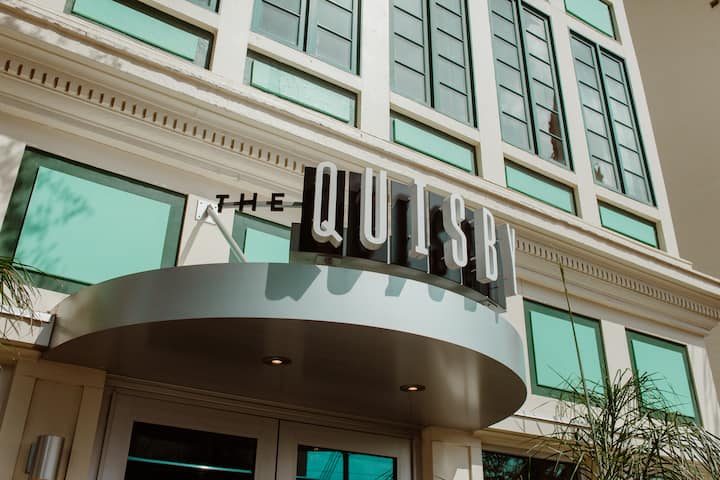 Entire Floor Of Funky Hotel On Streetcar Line! - New Orleans, LA