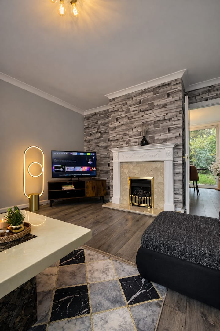 Charming 3 Br - Nec Hs2- Long Stays Wifi Parking - バーミンガム