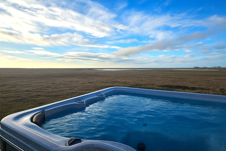 Lake 2 - Private Hot Tub Cottage - Islande