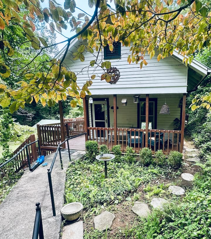 Spend Christmas In Saluda! - Saluda, NC