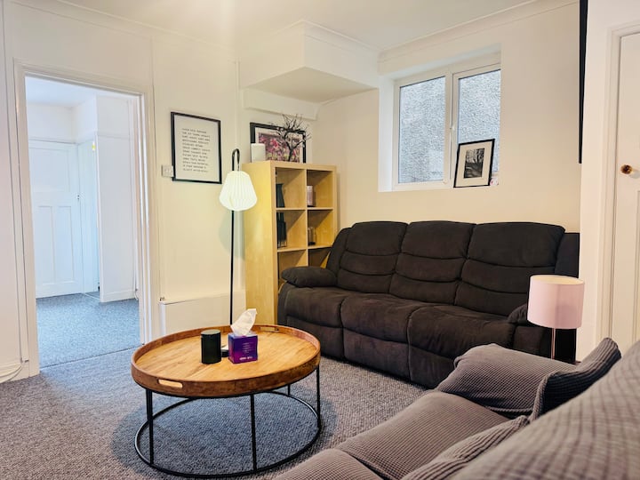Modern Home | Spacious Bedrooms, Local Charm - Port Talbot