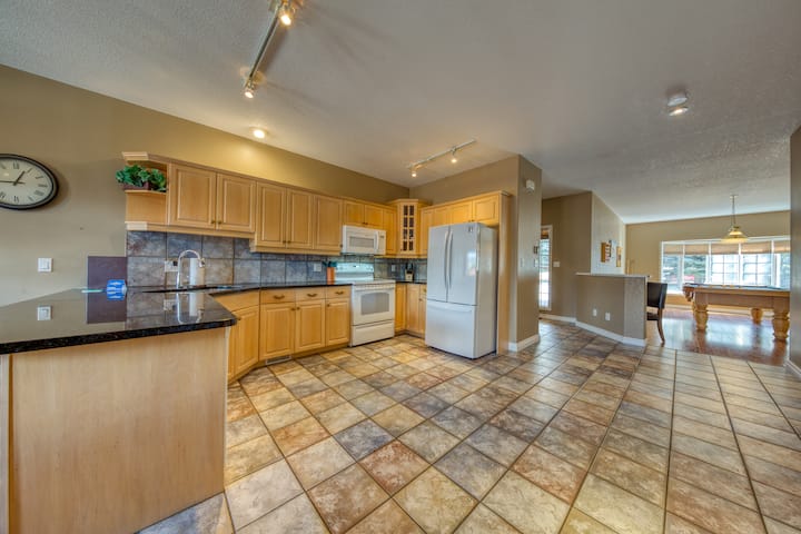 Marble Canyon 503p2 | 3br Townhome | Pool Table - Fairmont Hot Springs, BC