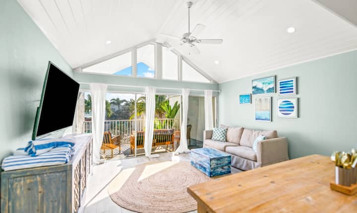 Gulf View ~Heated Pool~renovated~coconuts 2 Bed! - Holmes Beach, FL