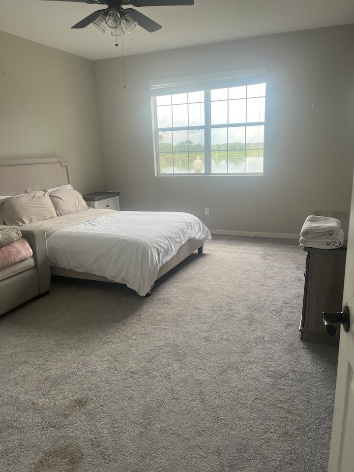 Lake Side Private Bedroom - St. Cloud, FL