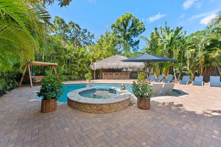 Pool Paradise | Gym, Sauna, Bar - Saint Petersburg, FL