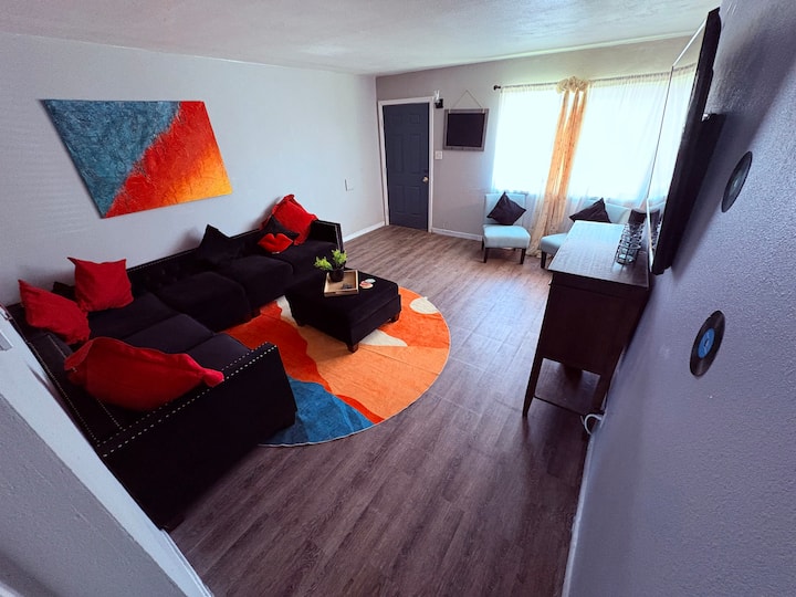 Groovy Apt Close To Downtown - Las Vegas, NV
