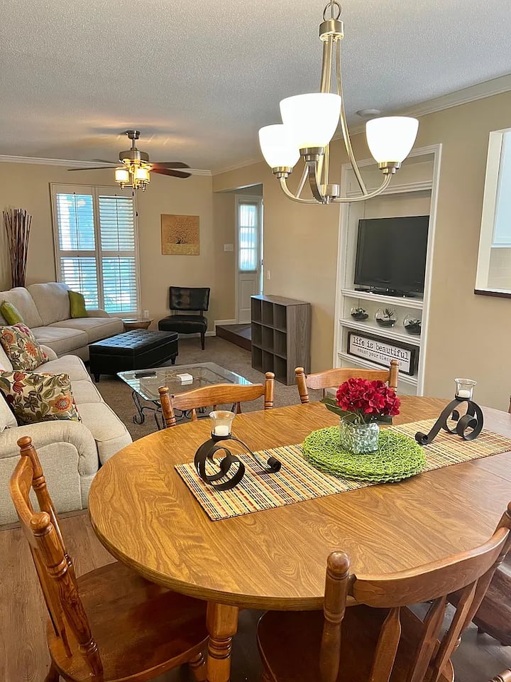 Mins To Blessing Hospital Miss River Country Club - Quincy, IL