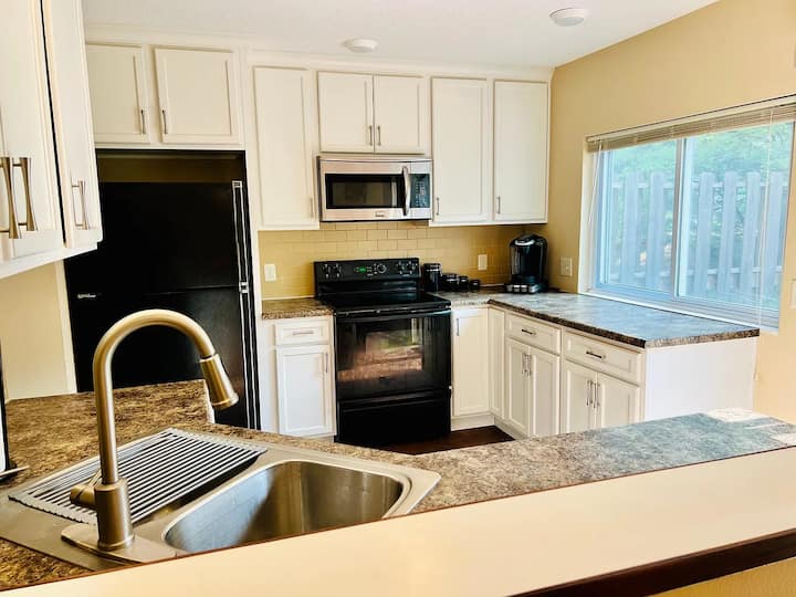 Cozy Apt Min To Mayo*beaches*free Wi-fi*coffee*tea - Quincy, IL