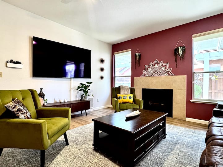 Modern Folsom Home Near Trails & Shopping - Folsom, CA