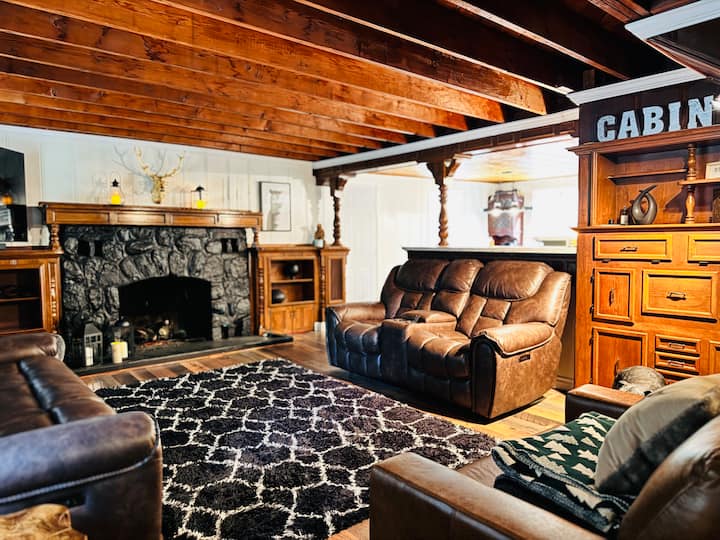 Crimson Lodge | Spacious 4 Bdrm | Close To Mthigh - Wrightwood, CA