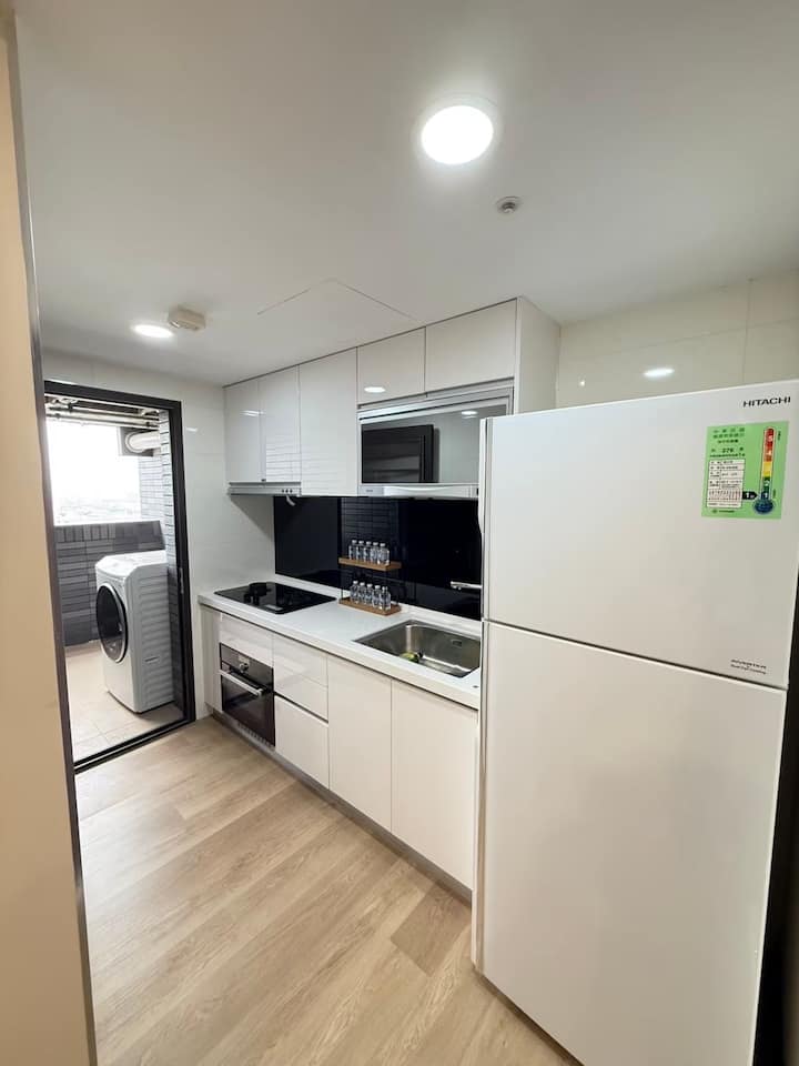 來美麗的港區吹吹風吧~台中港區旅宿(可供2人住宿)-兩單人床 - 大甲區