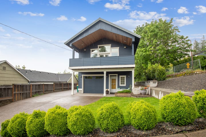 The Harlow House Gorge Getaway - Troutdale, OR