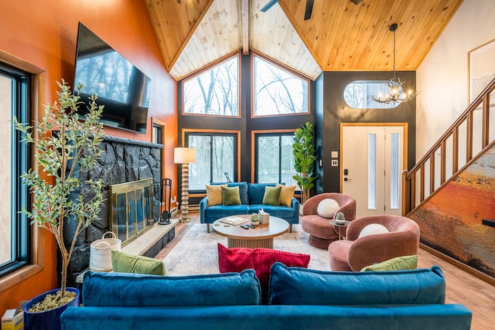 Big 5br W/ Speakeasy, Arcade, Game & Vinyl Room - Tannersville, PA