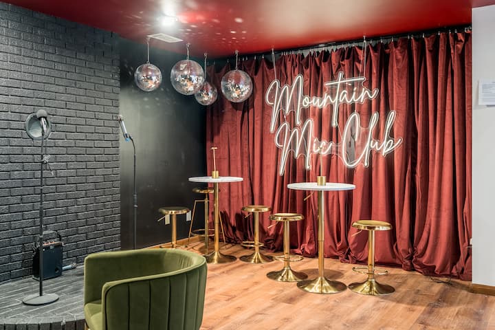 Wow! Speakeasy Bar & 4br Poconos Mountains Retreat - Stroudsburg, PA