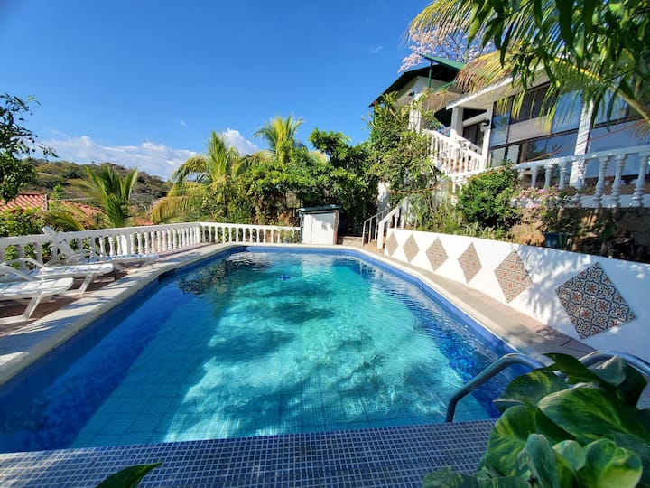 Beach Escape - Margaritaville - El Salvador