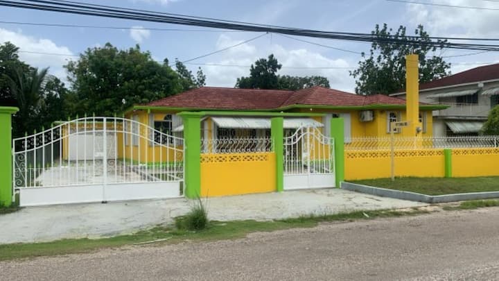 Jamaica Santa Cruz Guest House. No Sharing - Santa Cruz