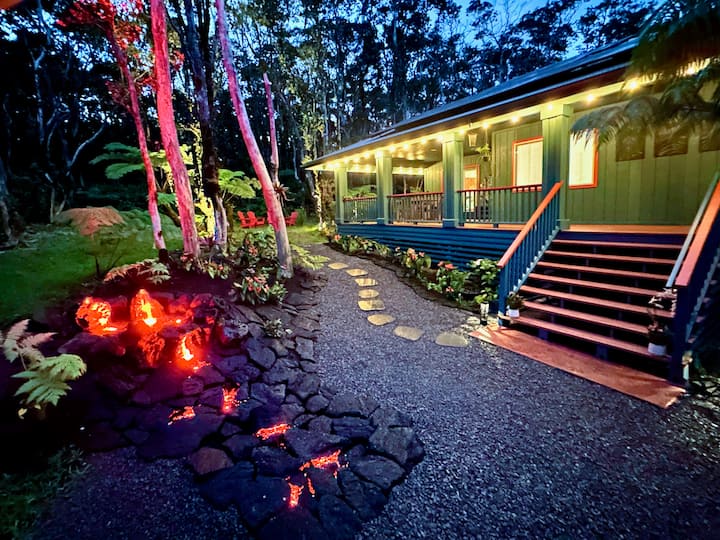 Lush Volcano Retreat- Hot Tub & Lava Water Feature - Volcano, HI