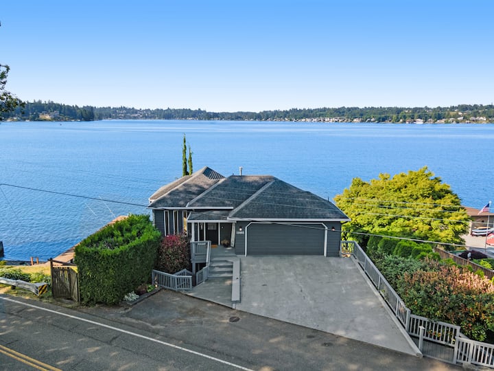 Lakefront Oasis At Lake Stevens - Lake Stevens, WA