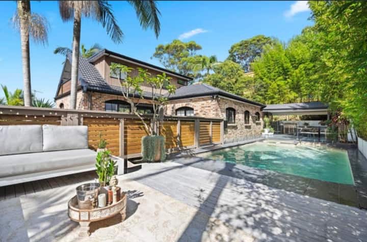 Relaxed Family Home With Pool Amongst The Palms - Northern Beaches Council