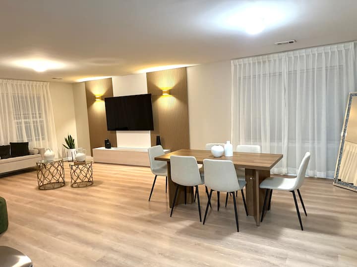 Sleeps 9 5 Min Newark Nj Airport. Parking 2 Cars. - Elizabeth, NJ
