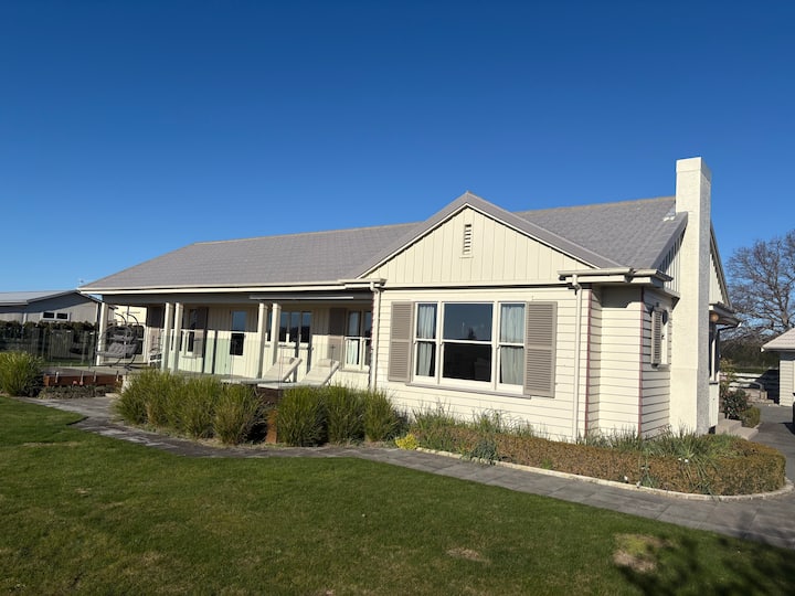 Country-style Luxury Estate - Havelock North