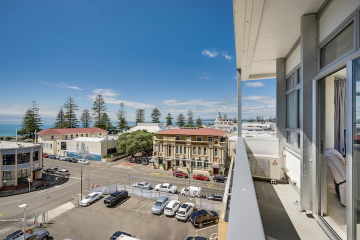 Napier Art Deco Escape - Napier, New Zealand