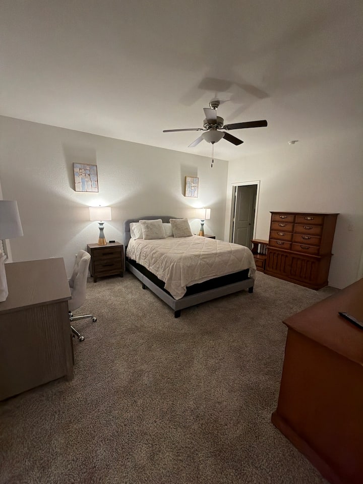 Clean, Cozy, Next To The Airport - Austin