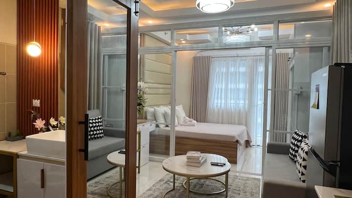 Kabina 4; Luxurious Home W 50"tv, Wifi & Netflix - Pasig